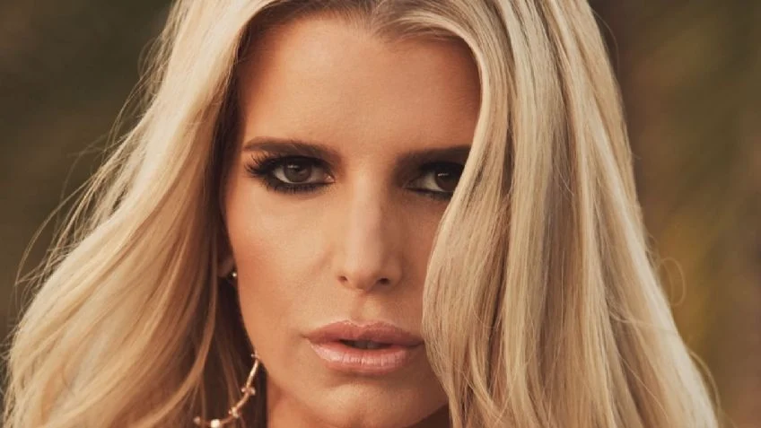 Respira profundo antes de ver como luce Jessica Simpson a sus 43 años